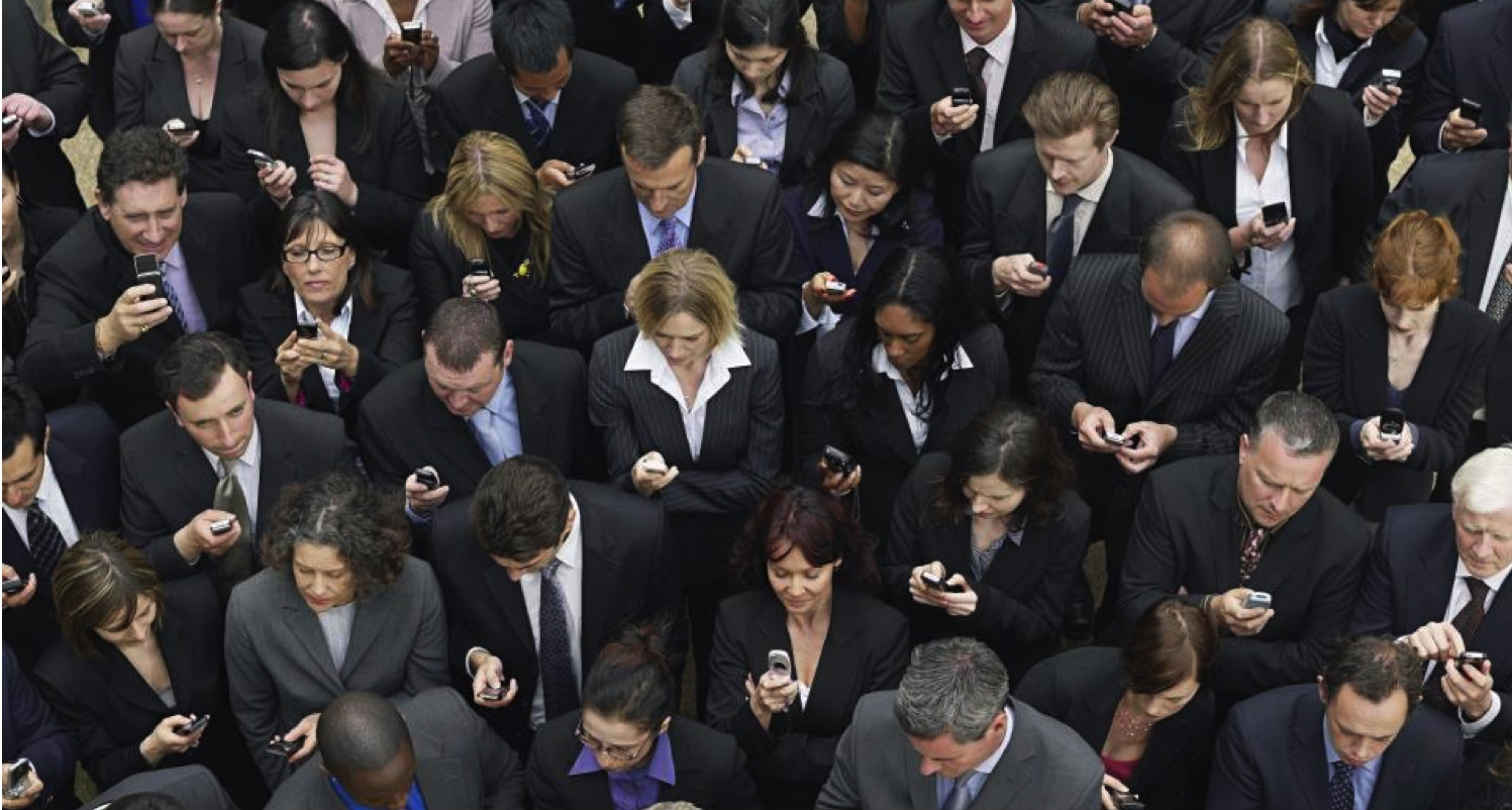 Crowd-of-mobile-users_1500x800 - blogoff